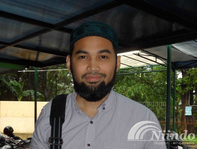 SALUT ! 10 Artis Indonesia yang Berhijrah dan Menjadi Da'i Pendakwah ...